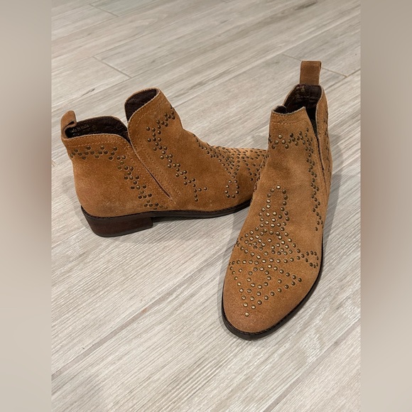 Sbicca | Shoes | Sbicca Vintage Collection Brown Suede Gold Studded ...